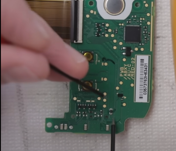 New 3DS console (2014) Turns on with cable but off without. | GBAtemp ...