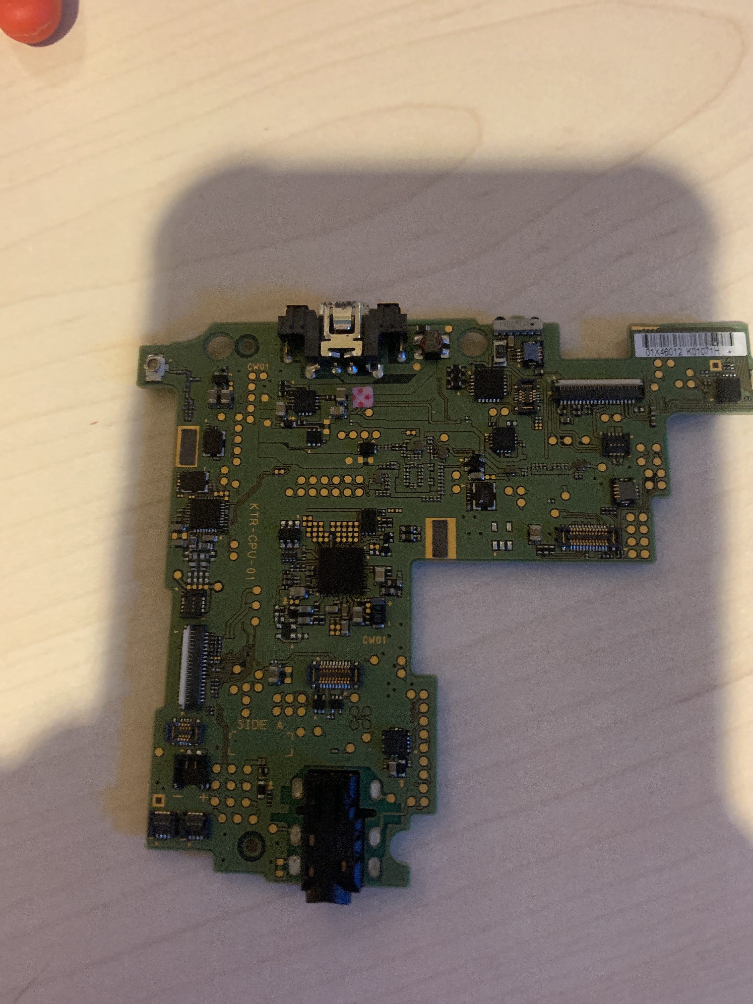 New 3DS console (2014) Turns on with cable but off without. | GBAtemp ...